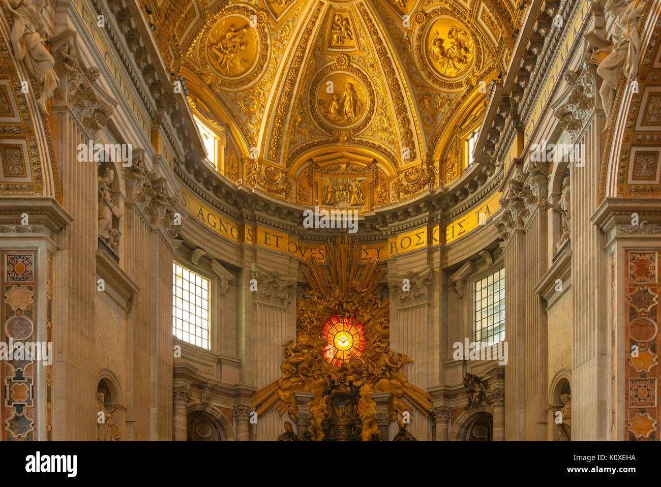 Peters basilica apse hi-res stock photography and images - Alamy
