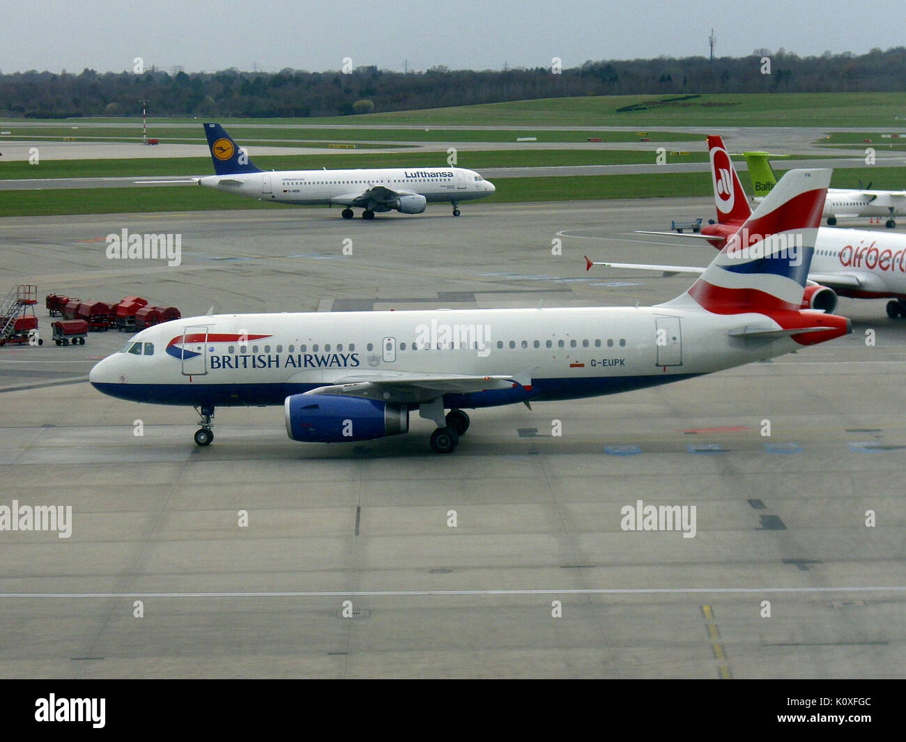 Airbus a319 flight safety hi-res stock photography and images - Alamy