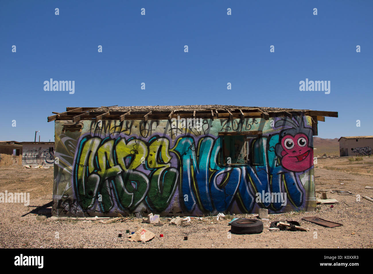Abandoned house with graffiti hi-res stock photography and images - Alamy