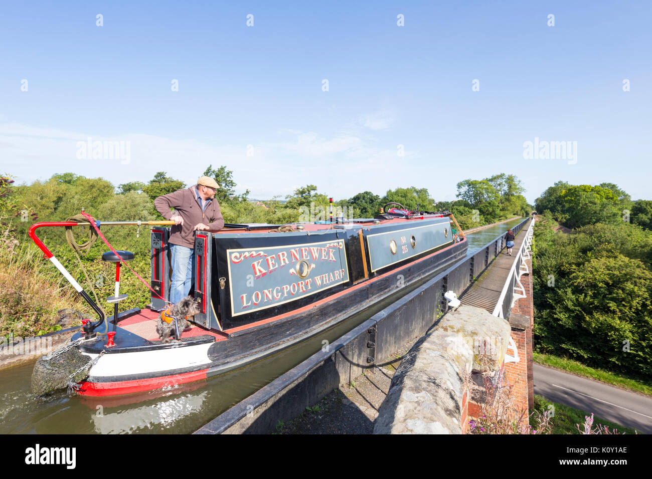 Crossing the Edstone Aqueduct on the Stratford upon Avon Canal ...