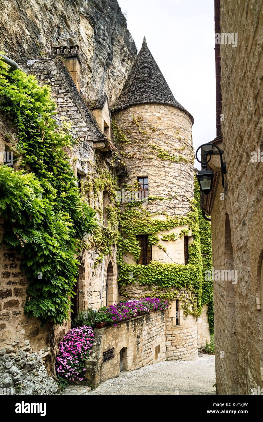 The Round Tower of the 15th Century Renaissance Style Manoir de Tarde ...