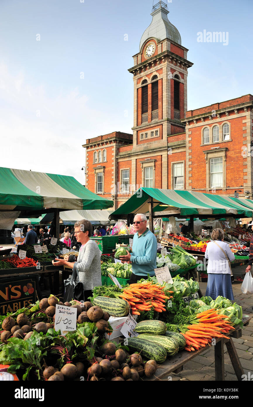 Chesterfield market hi-res stock photography and images - Alamy