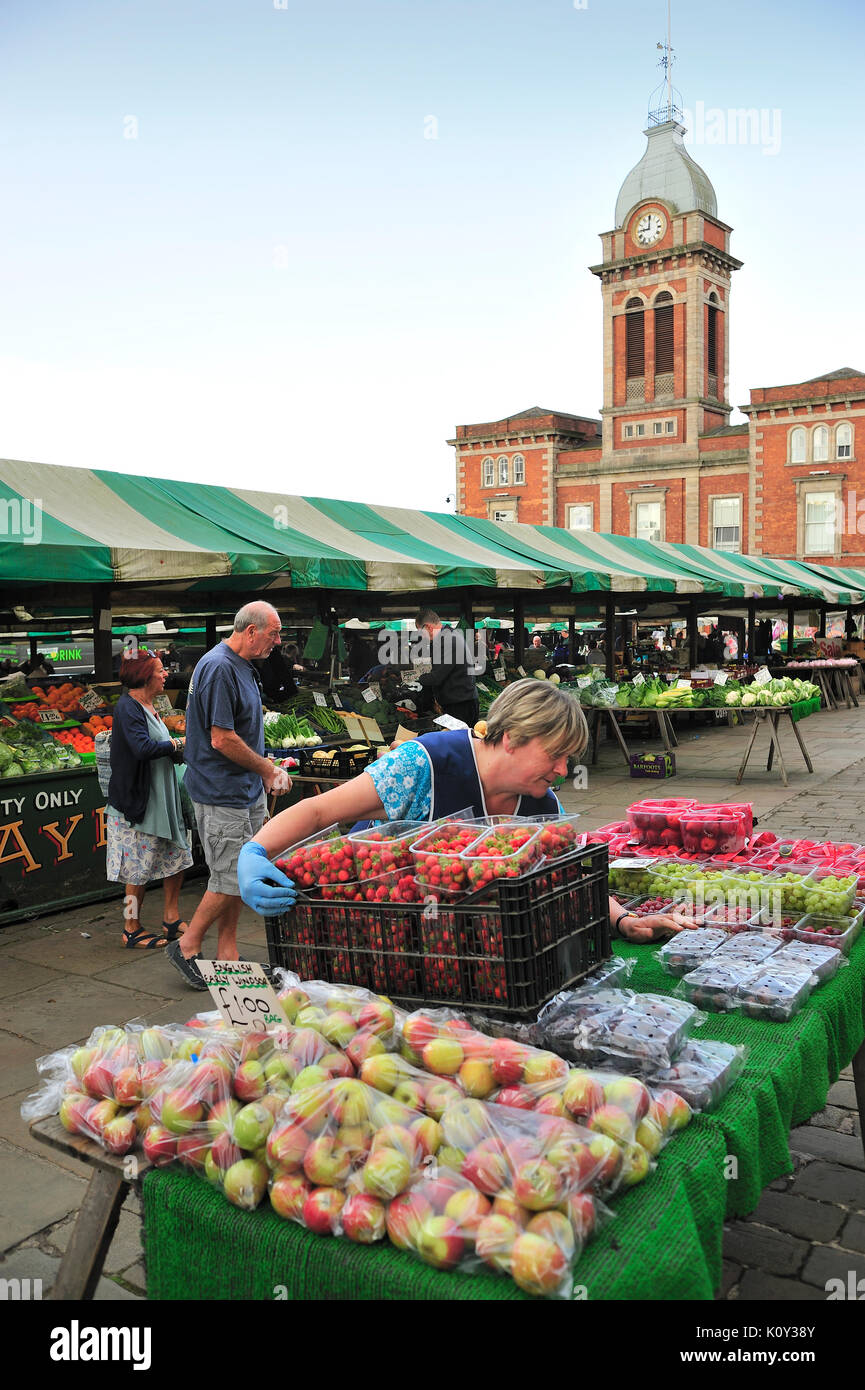 Market stalls chesterfield hi-res stock photography and images - Alamy