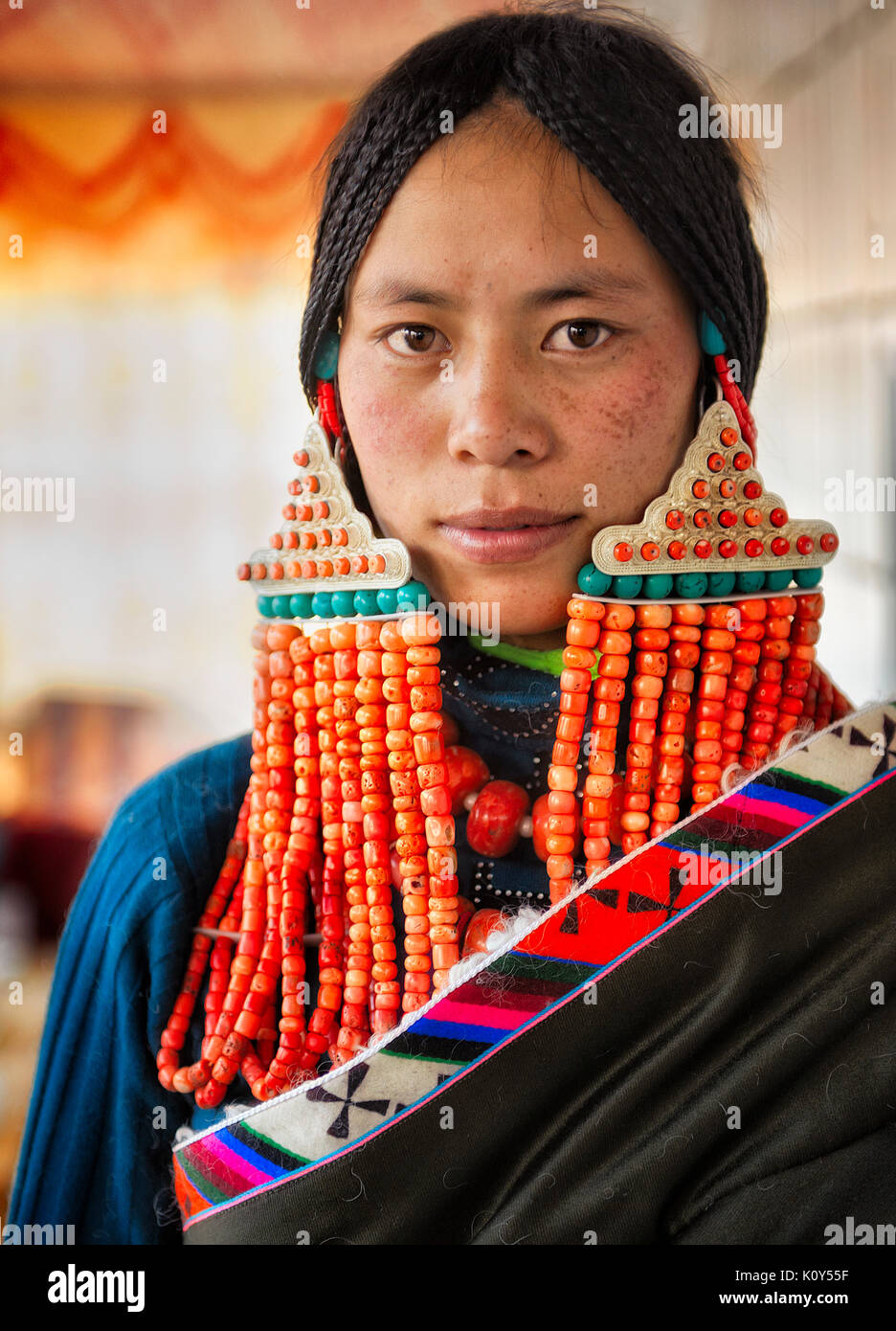 A Tibetan bride before her wedding. Tibetan plateau Stock Photo - Alamy