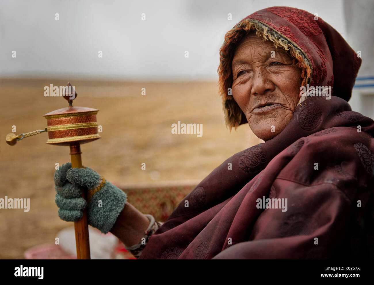 Tibet woman praying hi-res stock photography and images - Alamy