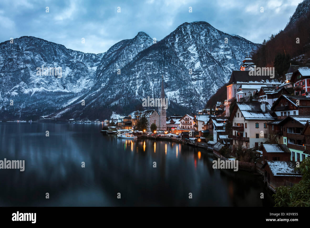 Hallstatt austria winter hi-res stock photography and images - Alamy