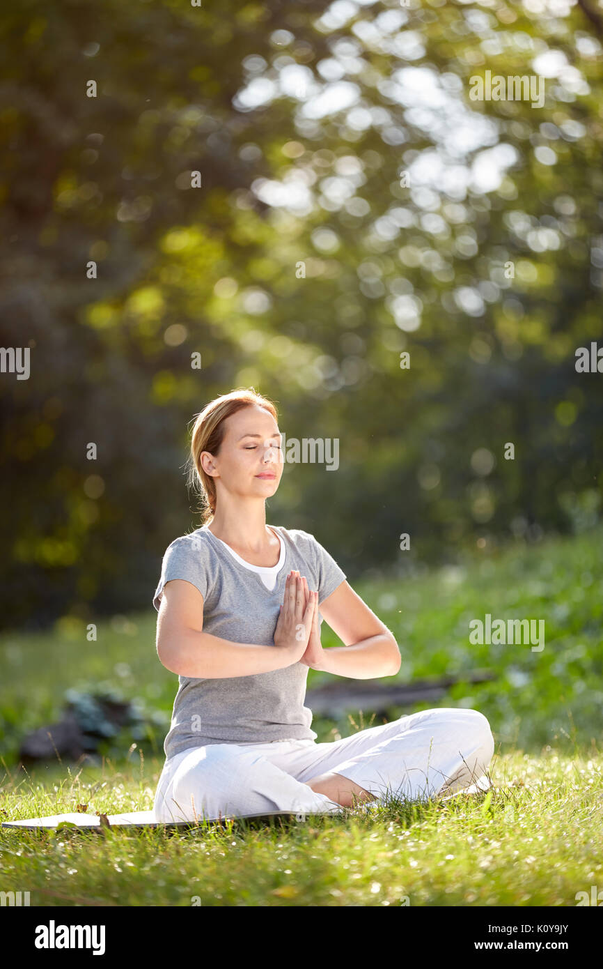 Female in nature hi-res stock photography and images - Alamy