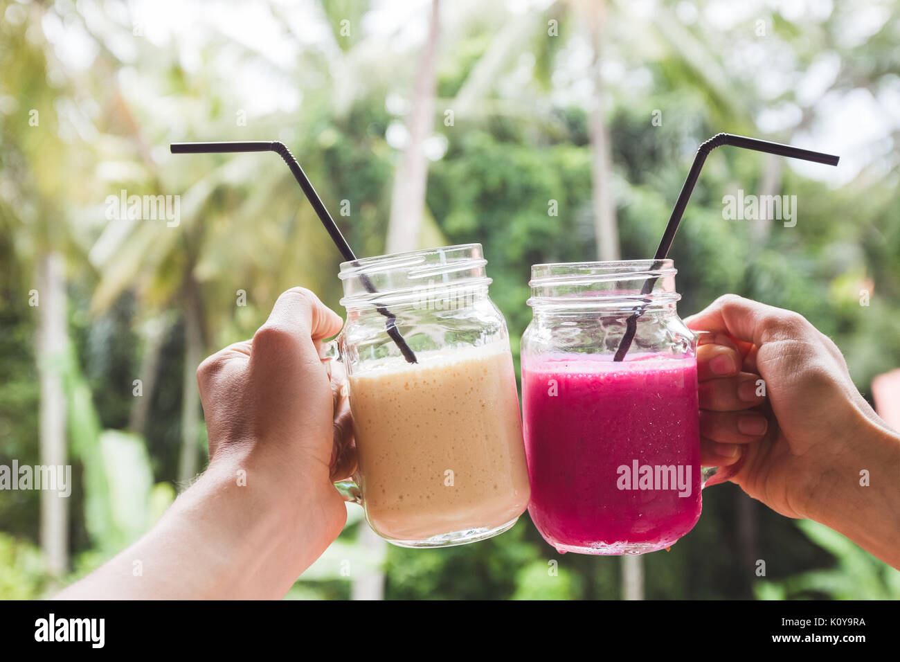 Clink glasses hi-res stock photography and images - Alamy