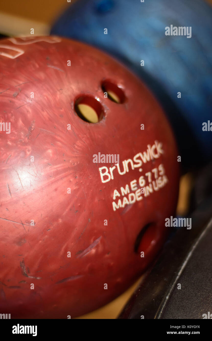 Bowling alley machine hi-res stock photography and images - Alamy