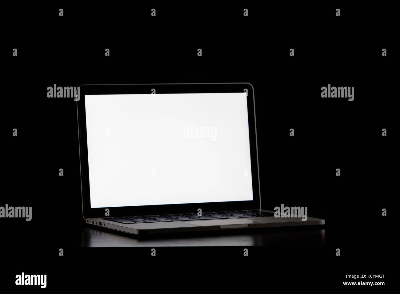 Macbook with blank white screen on the table Stock Photo - Alamy