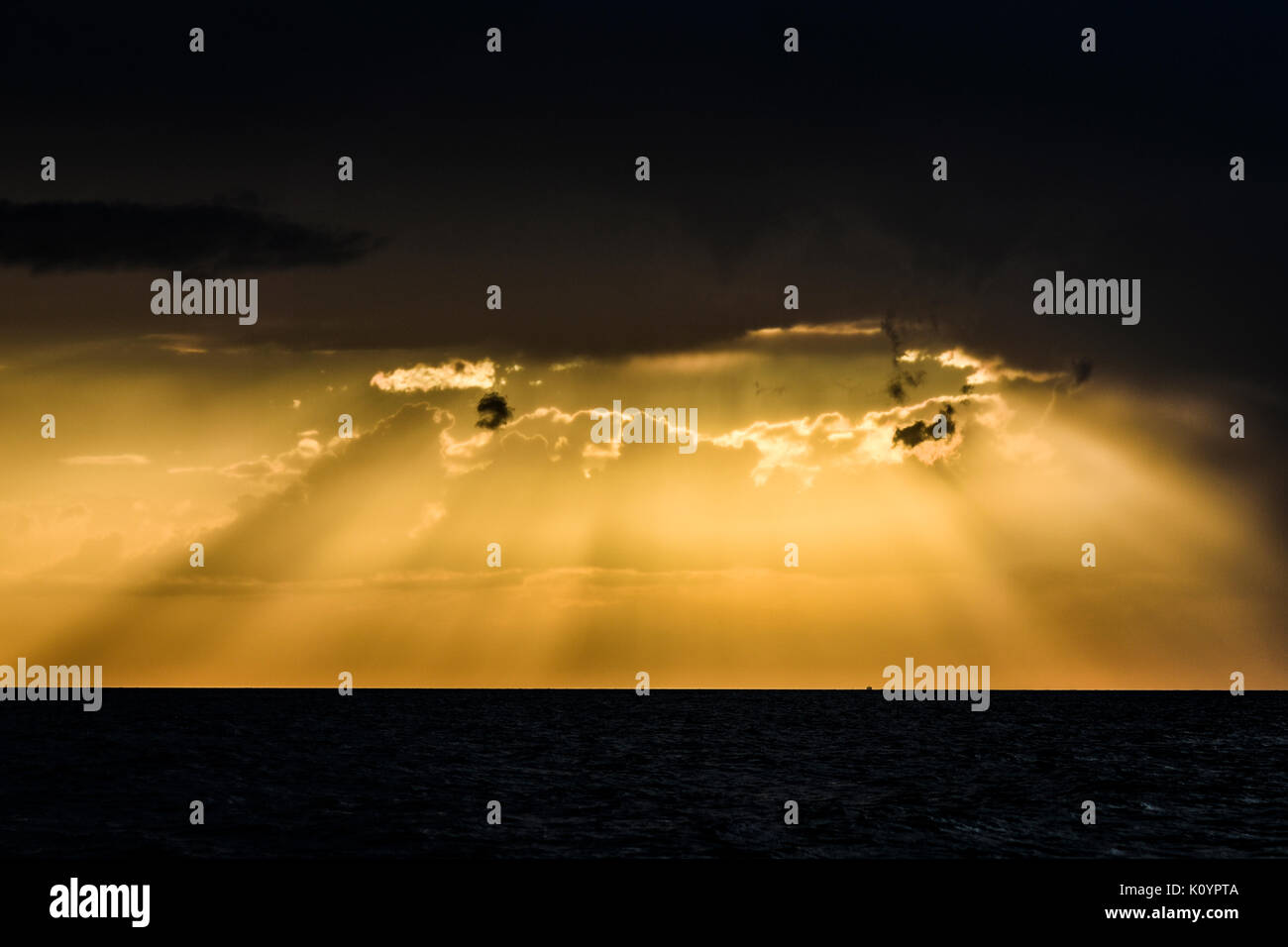 Sun rays piercing water hi-res stock photography and images - Alamy