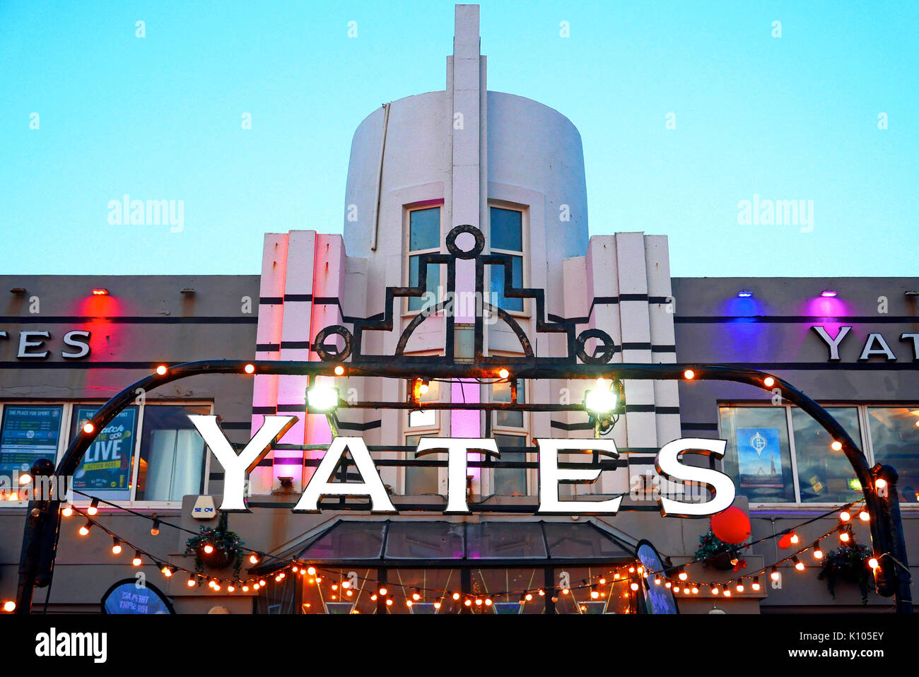 Front of Yates pub at dusk on Blackpool Promenade Stock Photo - Alamy