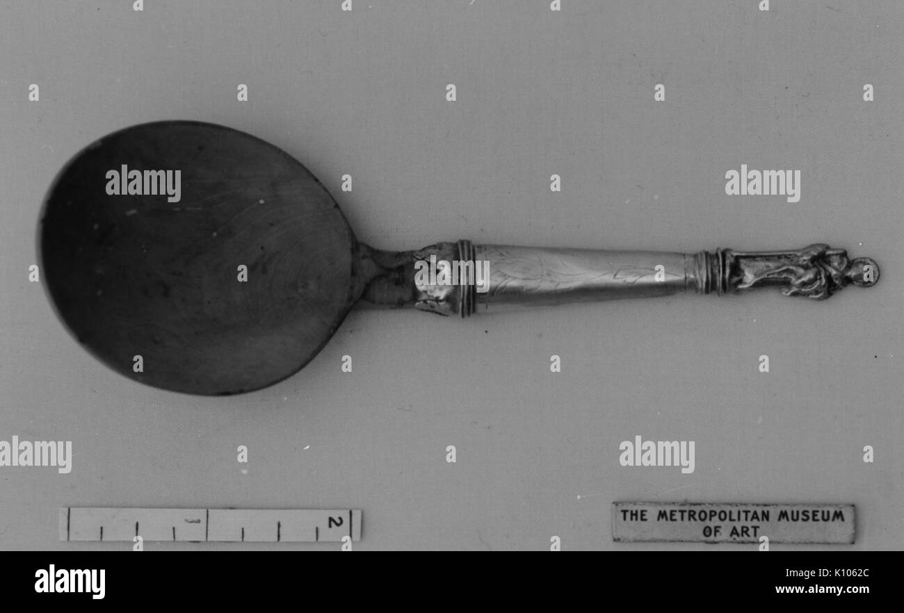 Medieval spoon hi-res stock photography and images - Alamy