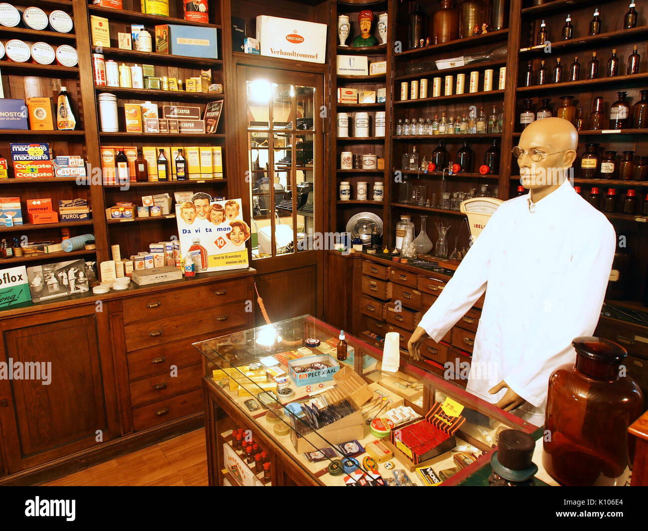 Apotheek hi-res stock photography and images - Alamy