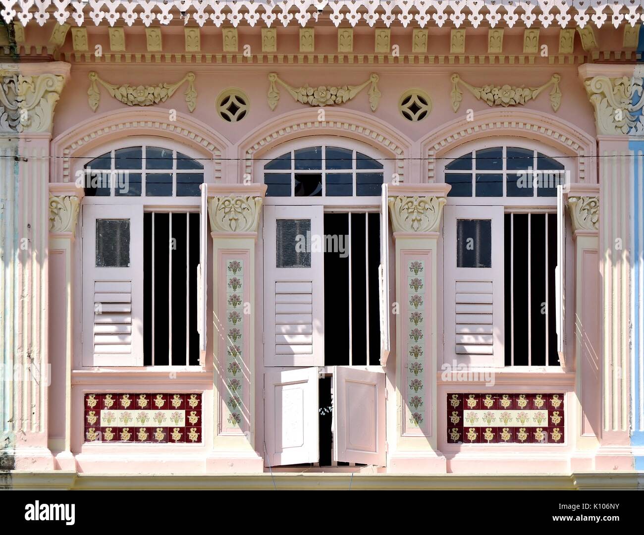 Singapore pink house hi-res stock photography and images - Alamy