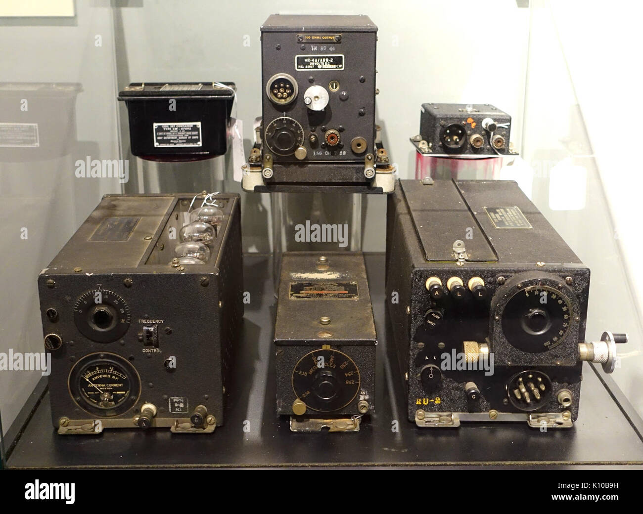 AN ARR 1 and AN ARR 2 radio homing systems, US Navy, World War II ...