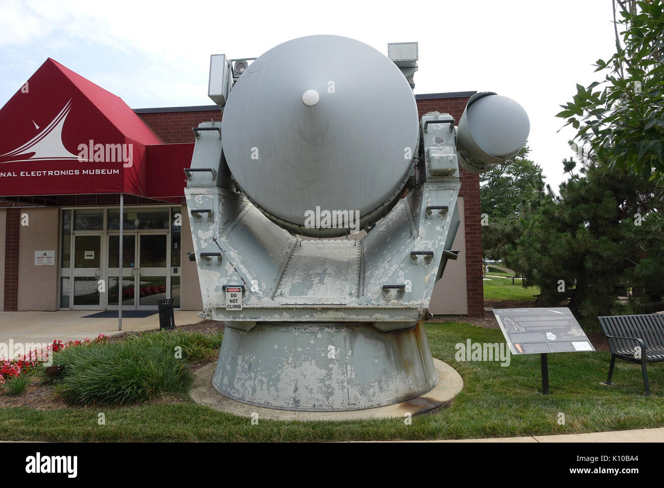 AN SPG 55B Radar, mid 1950s, view 1 National Electronics Museum ...