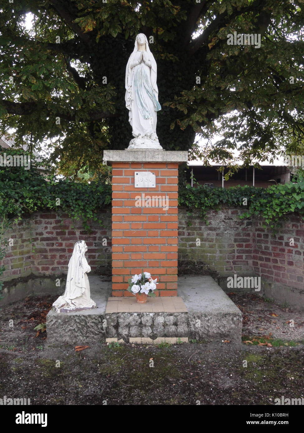 Annois (Aisne) statue N D de Lourdes Stock Photo - Alamy
