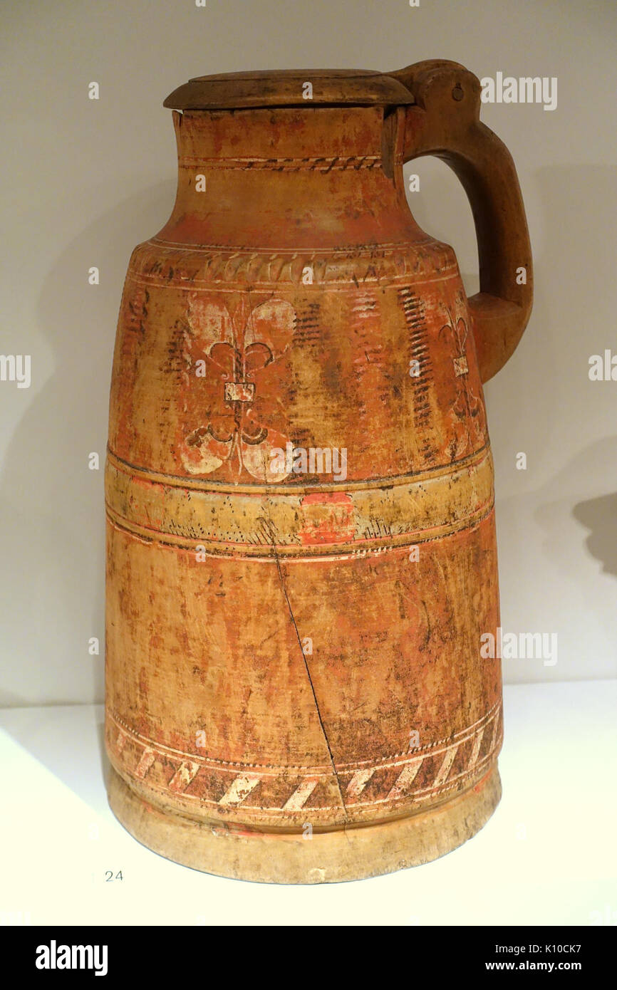 Ale flagon, first half of 16th century, turned birch wood, internally ...