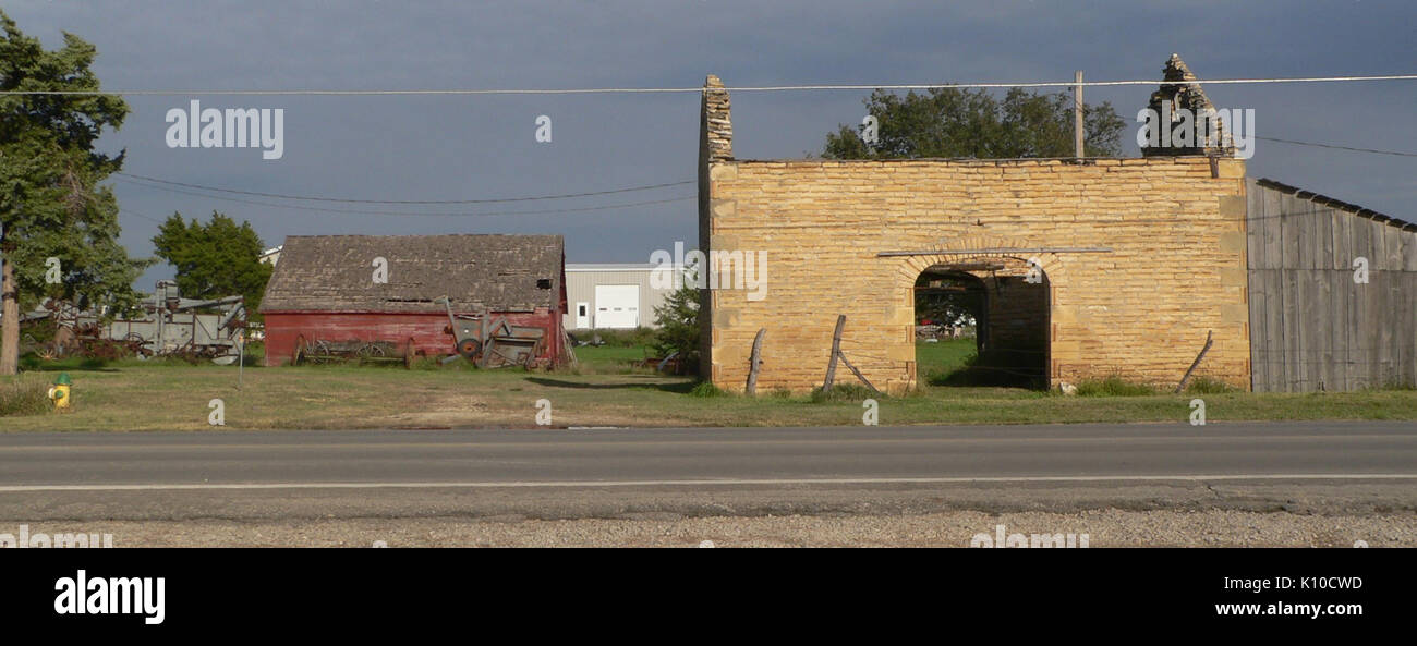 Wooden farm barn granary hi-res stock photography and images - Alamy