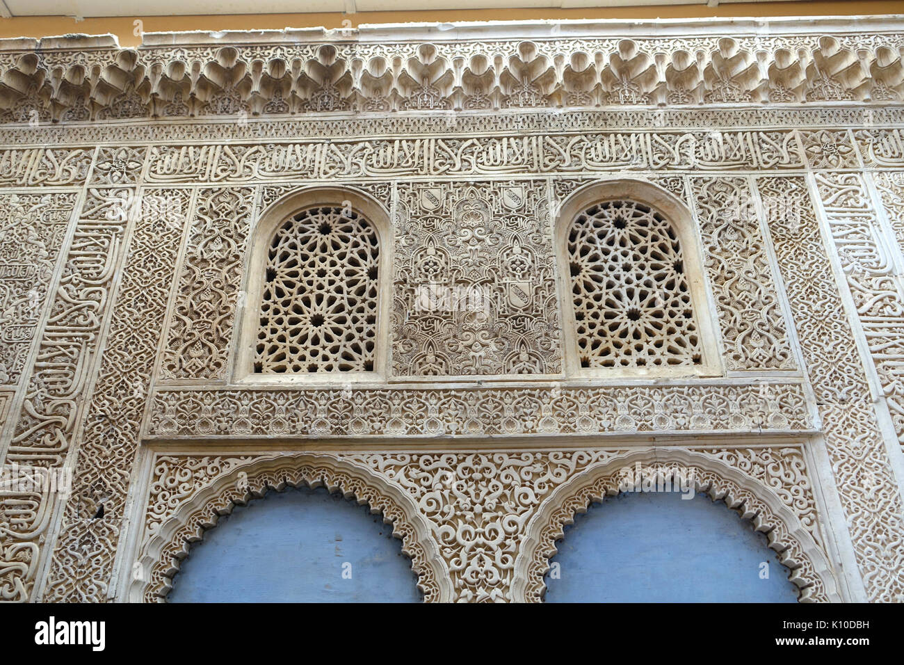 Arabesque patterns and calligraphy hi-res stock photography and images ...