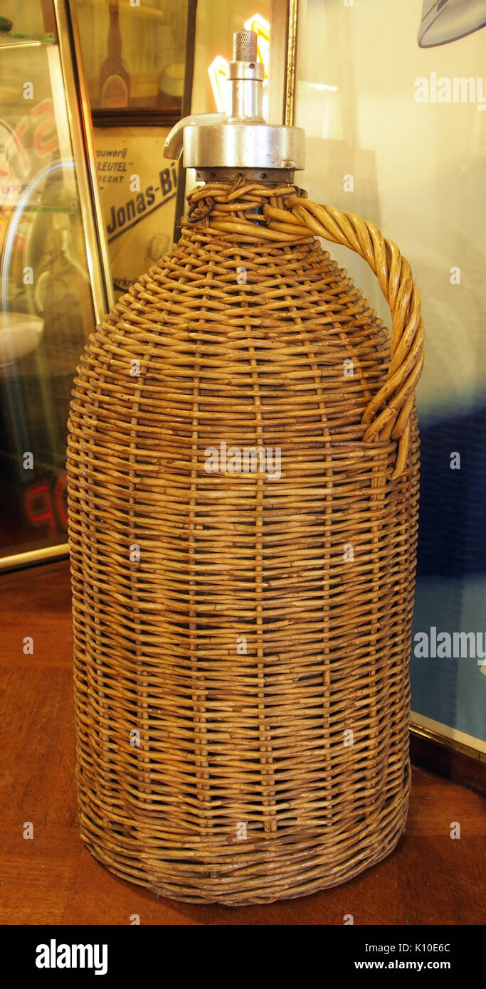 Stoop line hi-res stock photography and images - Alamy