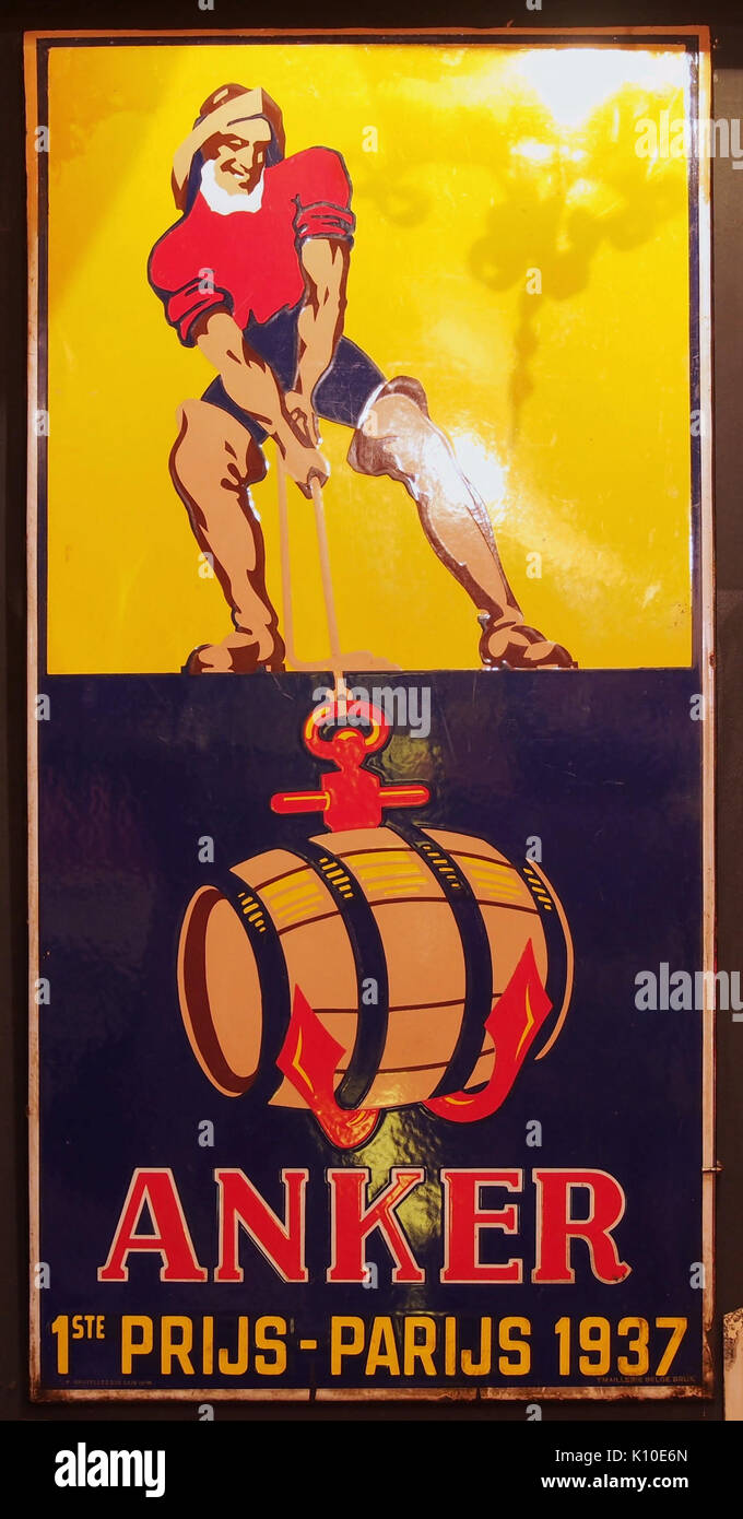 Advertising vintage beer hi-res stock photography and images - Alamy