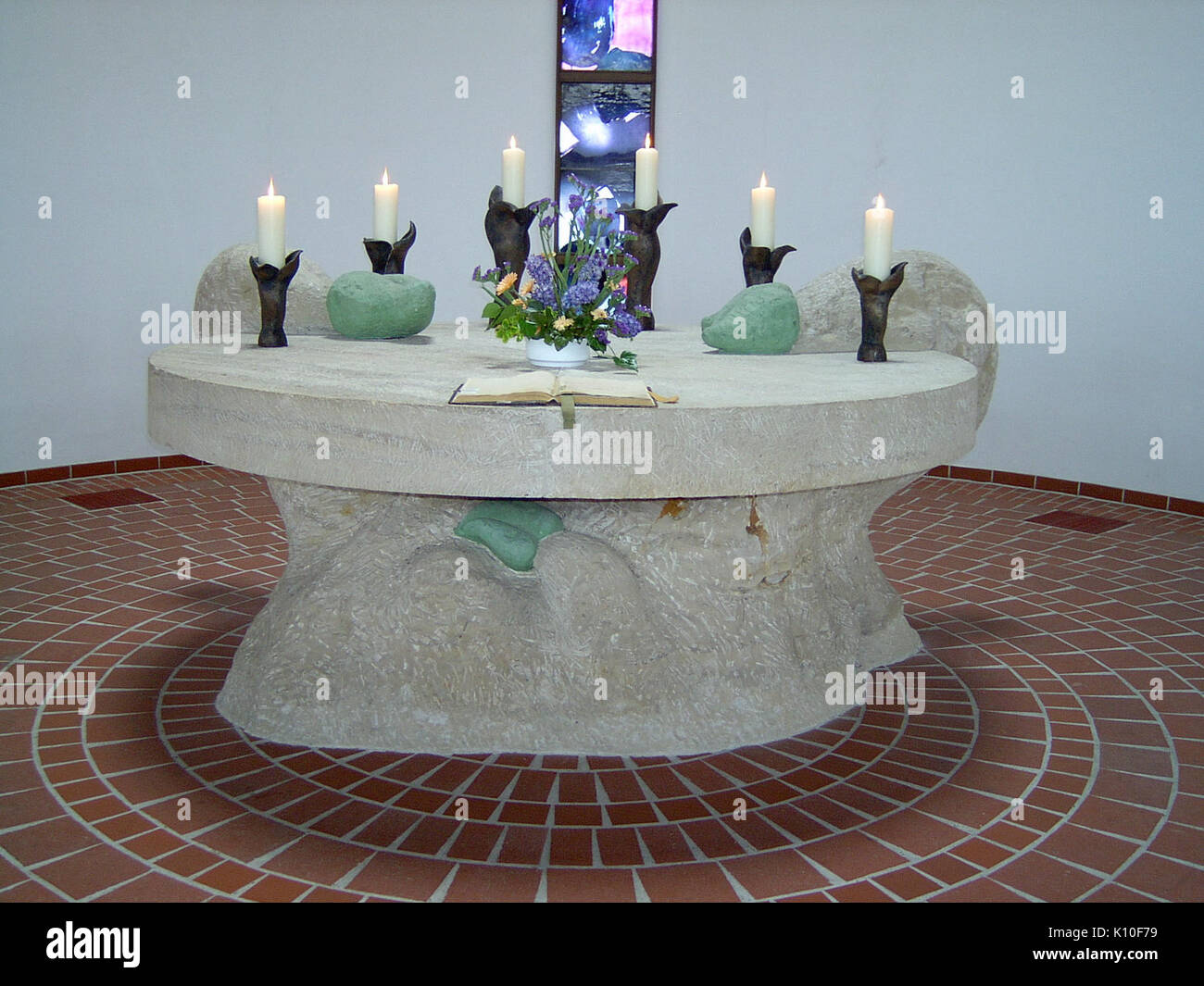 Altar der St. Thomas Kirche Stock Photo - Alamy