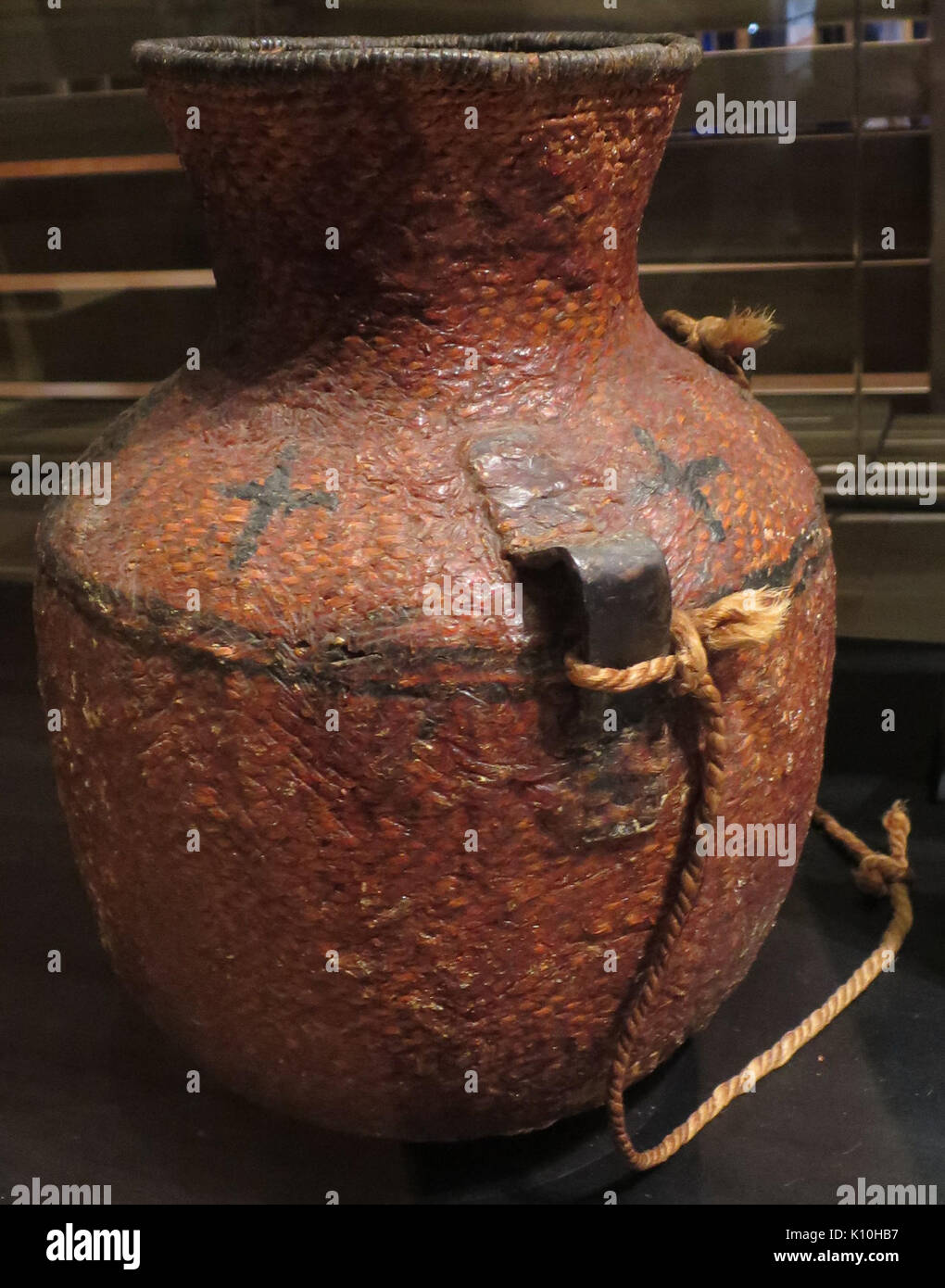 Apache basket (water jar), late 1800s, Heard Museum Stock Photo - Alamy