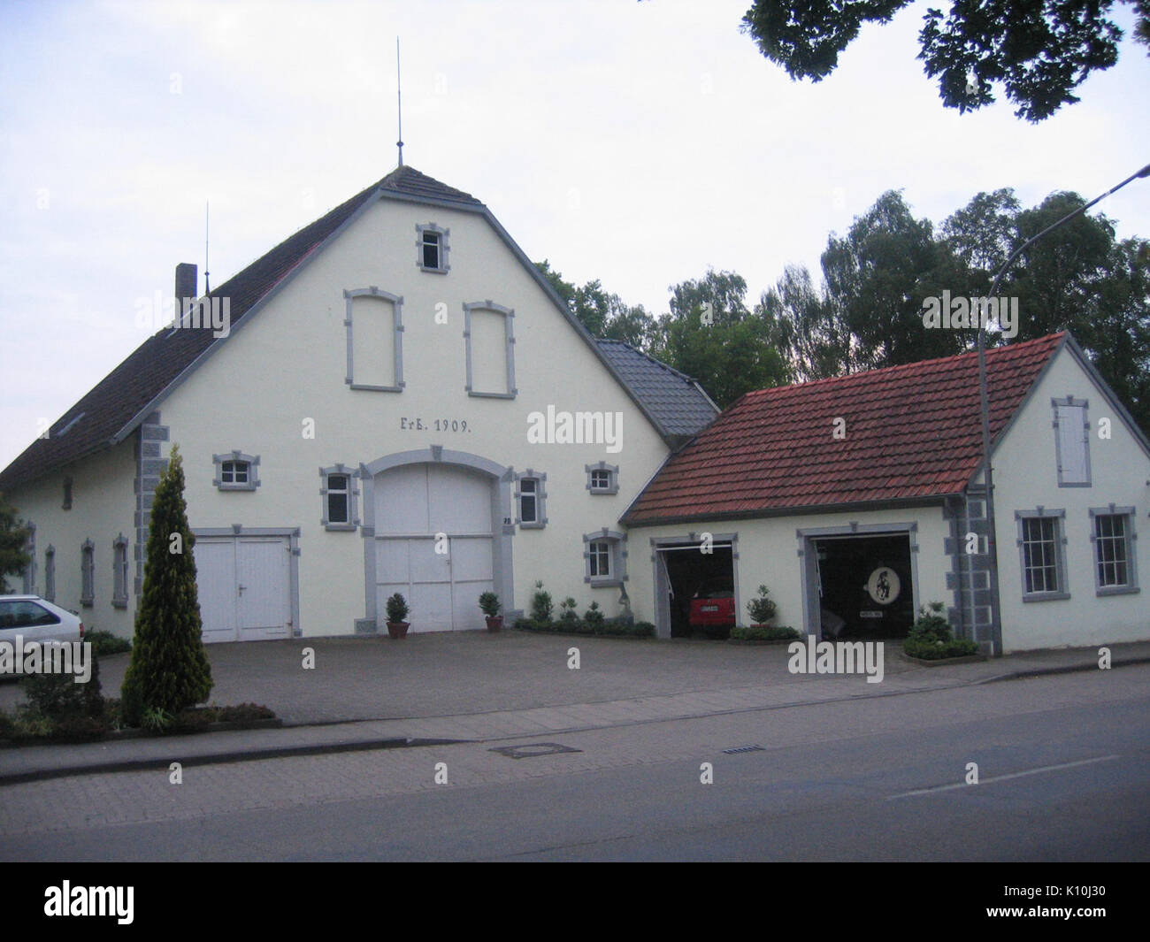 Alswede 2009 (4) is a photographic work featuring a modern cityscape ...