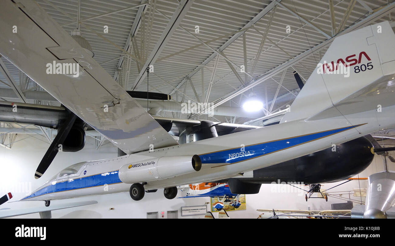 Ad 1 oblique wing hi-res stock photography and images - Alamy