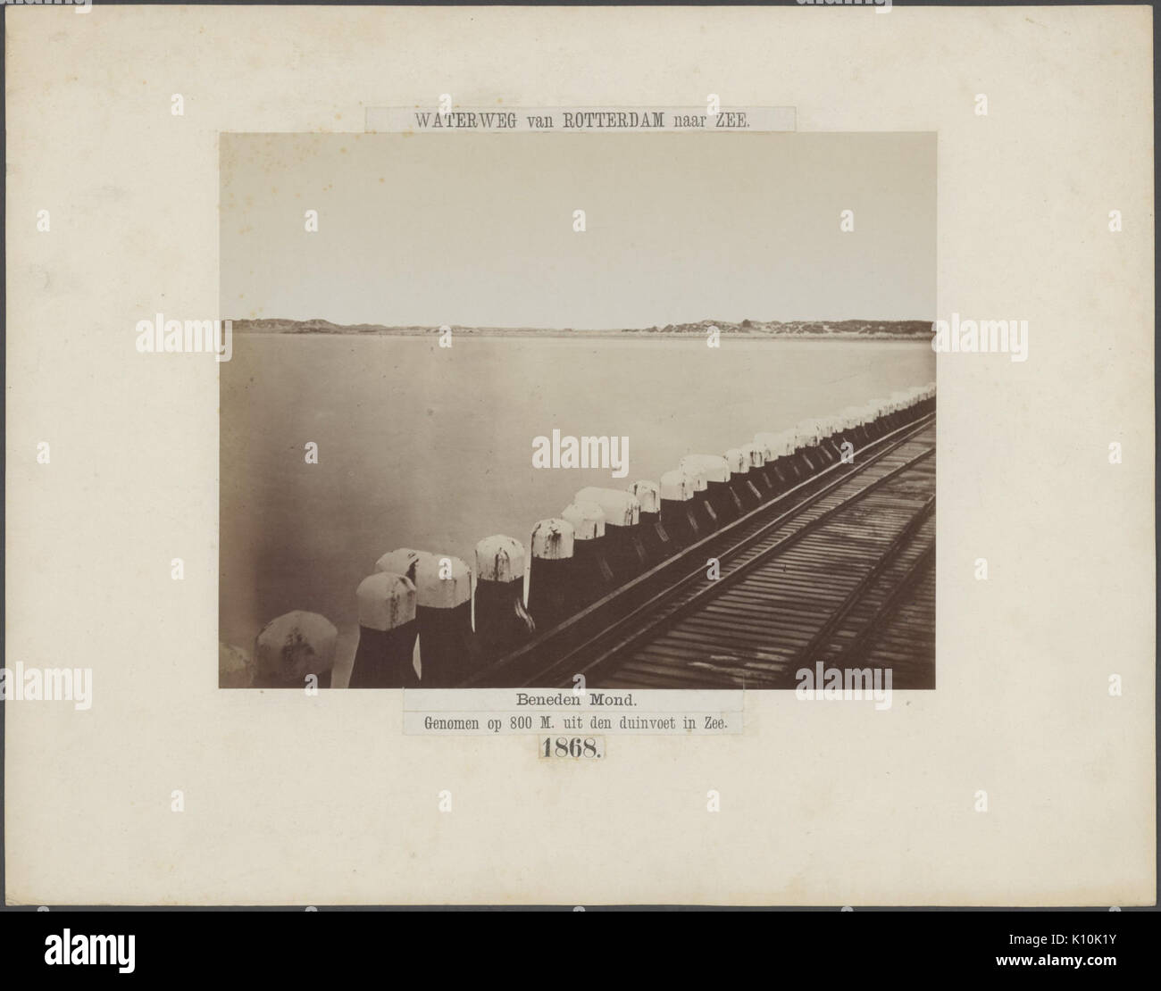 Beneden mond. Genomen op 800 M uit de duinvoet in zee Stock Photo - Alamy