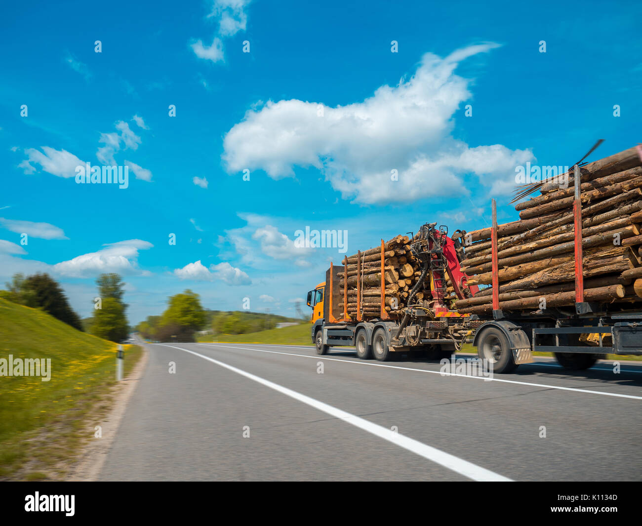 Big truck and trailer logs hi-res stock photography and images - Alamy