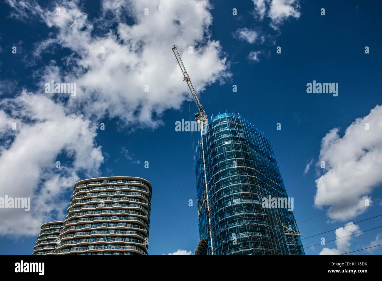Cranes Building skyscapers Stock Photo - Alamy