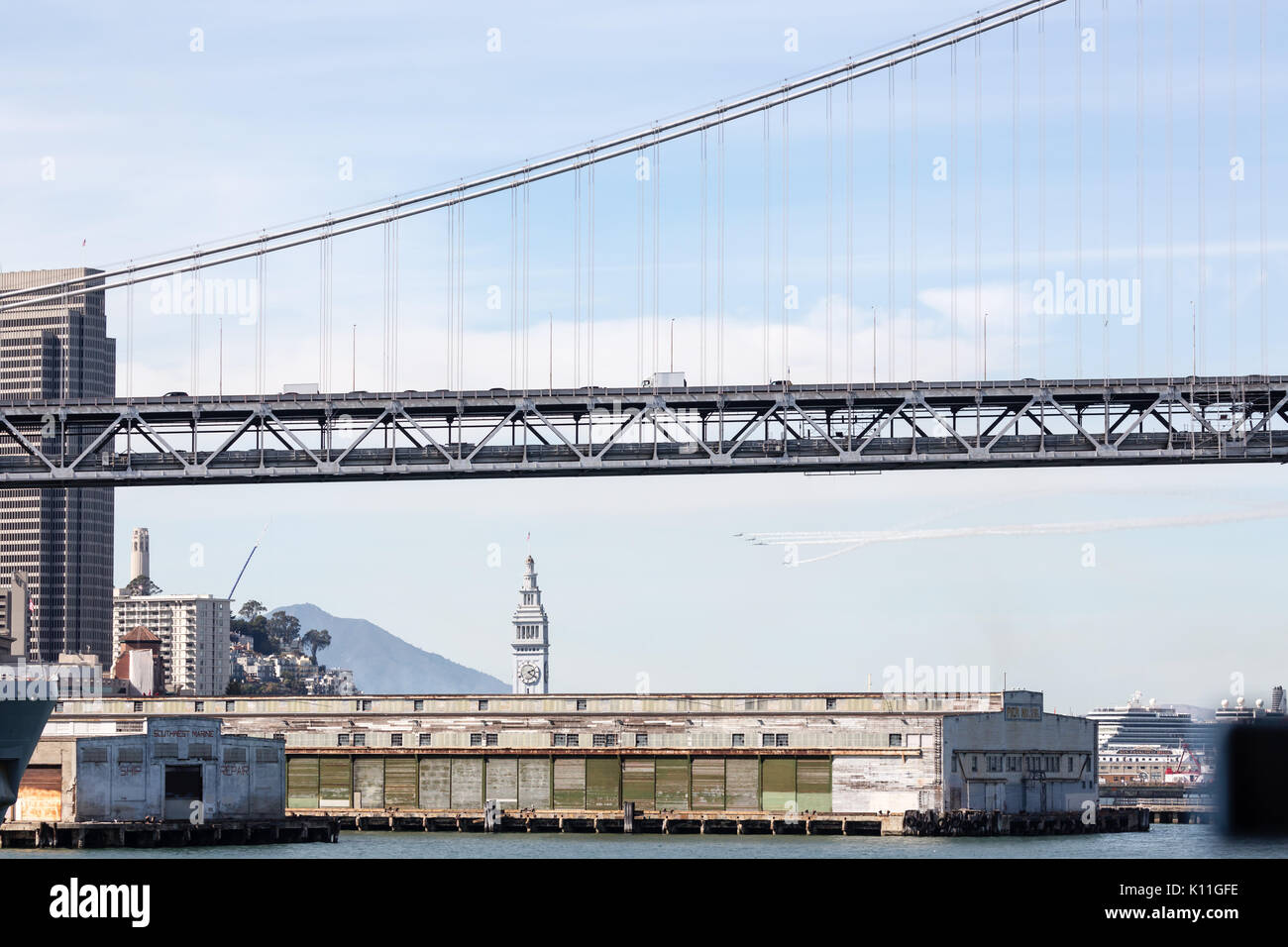 Building skyline sky hi-res stock photography and images - Alamy