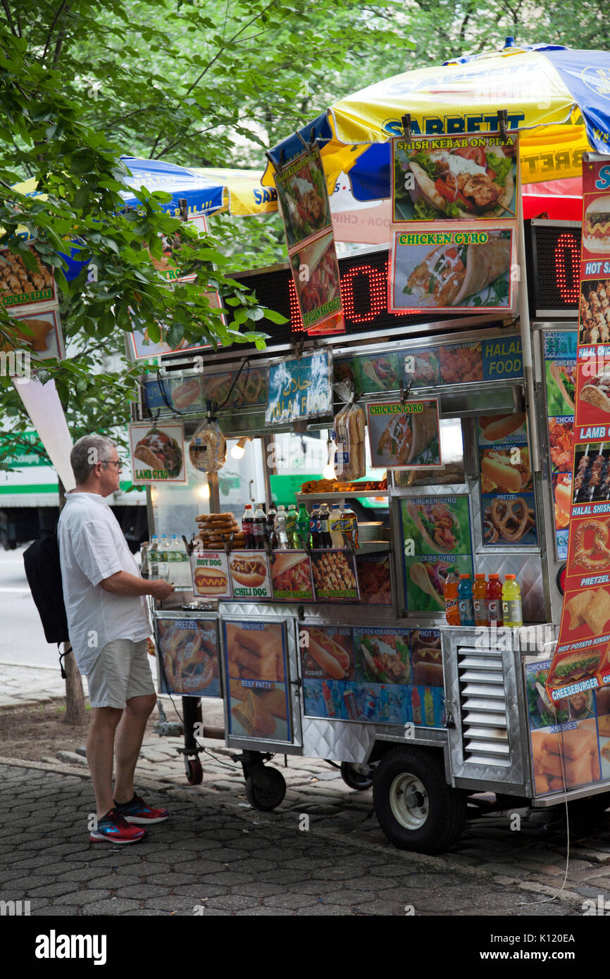 Food Stand on 5th Avenue Alongside Central Park in New York - USA Stock ...