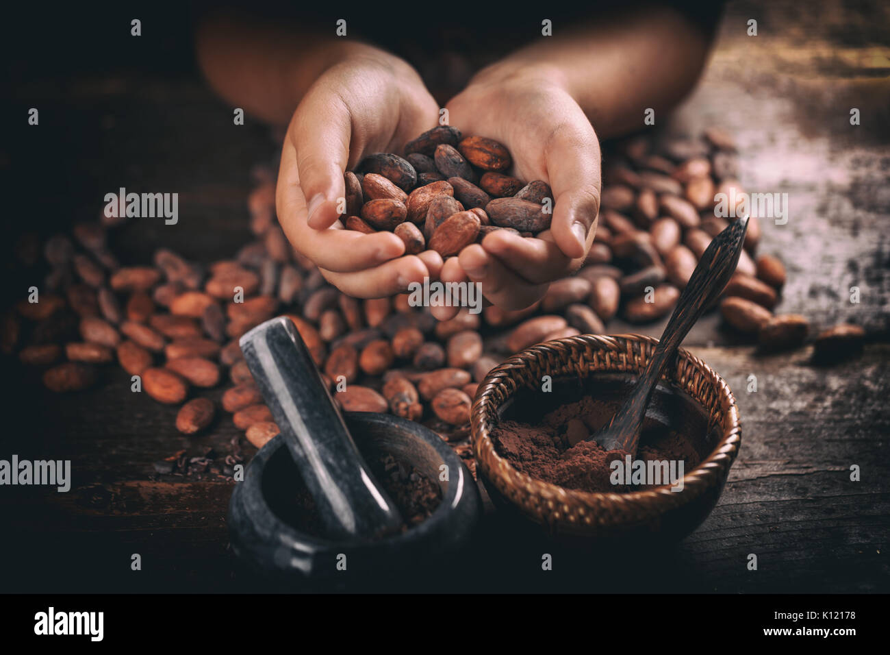Roasted cocoa beans hi-res stock photography and images - Alamy