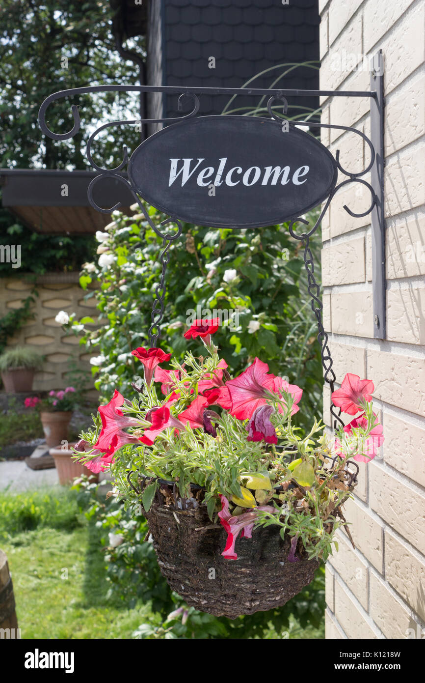 Welcome wall hi-res stock photography and images - Alamy