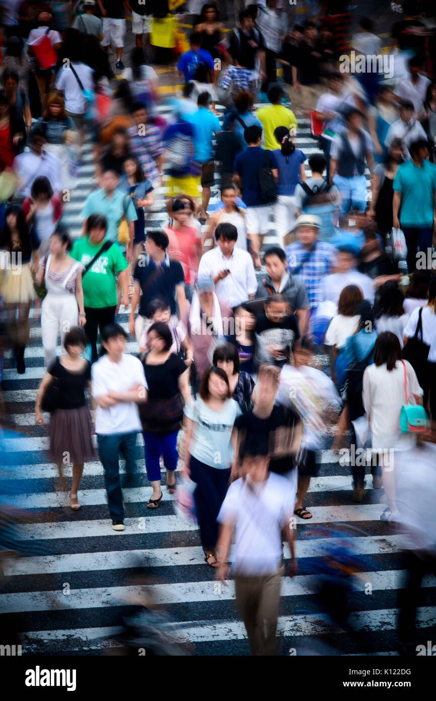Tokyo crowd hi-res stock photography and images - Alamy