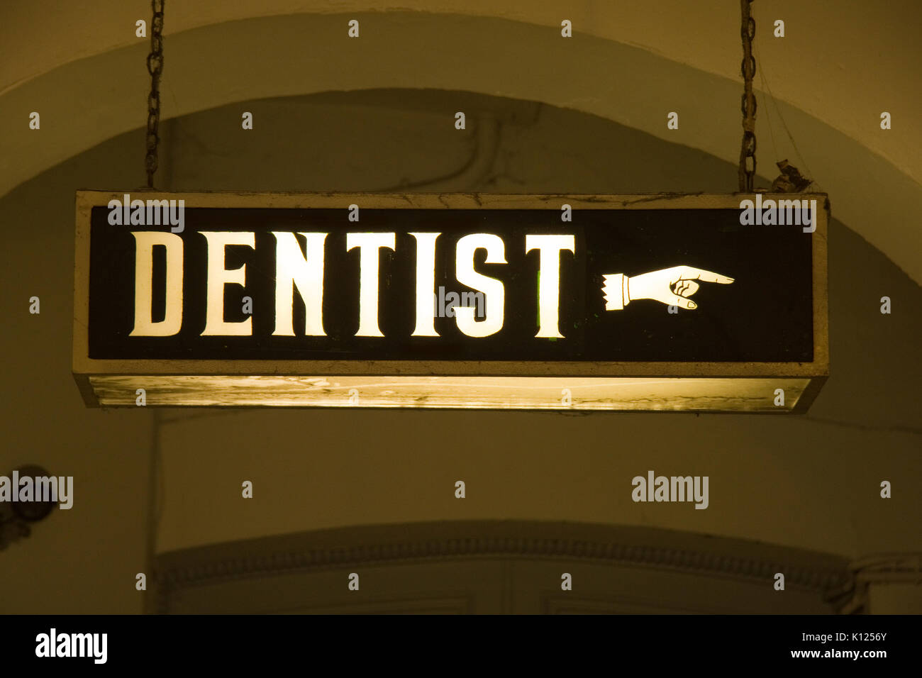 Tooth sign dental sign hi-res stock photography and images - Alamy