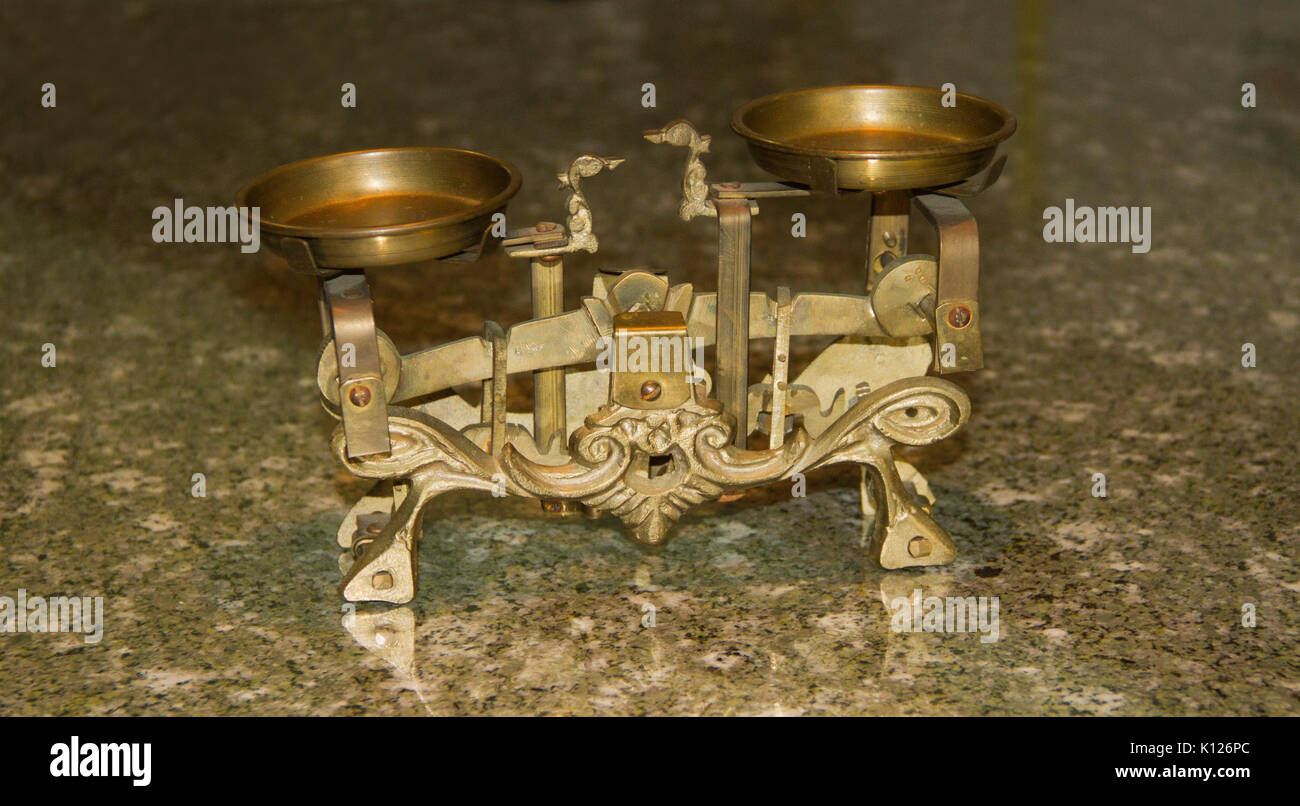 Spring balance scale hi-res stock photography and images - Alamy