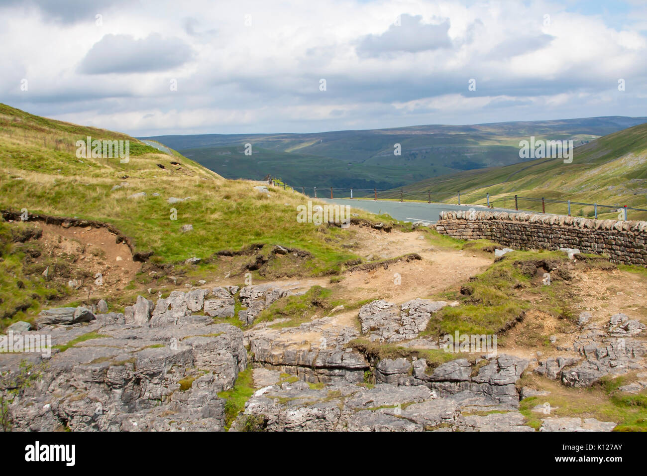 Buttertubs pass in the yorkshire dales hi-res stock photography and ...
