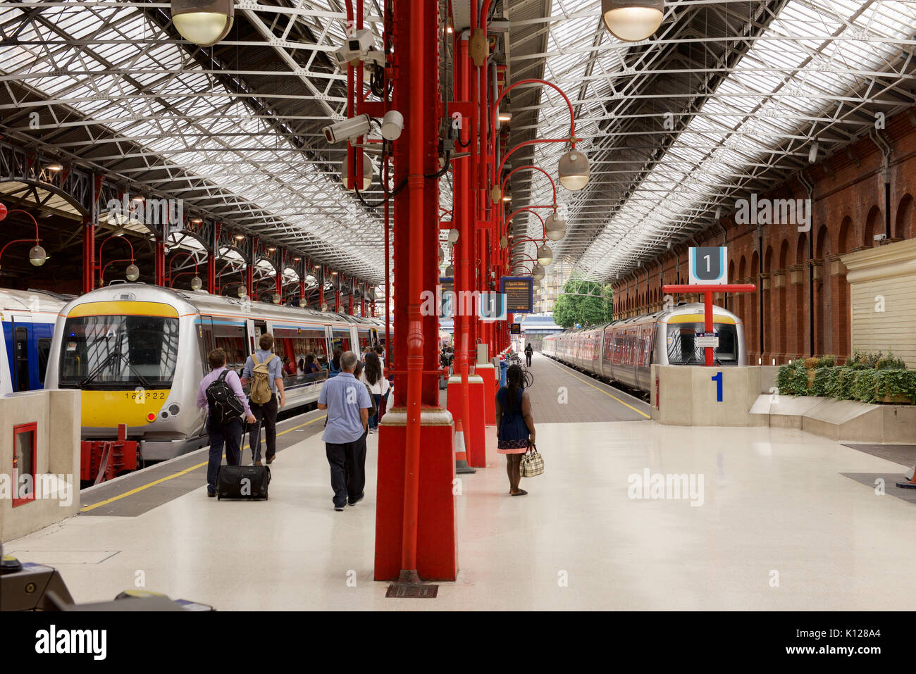 Marylebone station trains hi-res stock photography and images - Alamy
