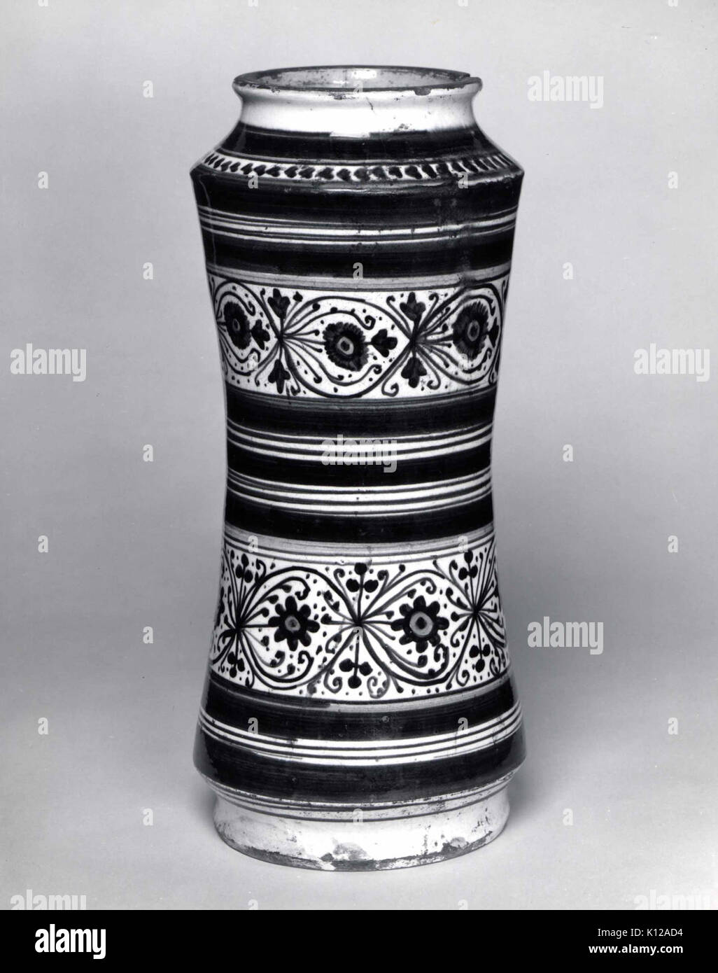 Apothecary 17th century hi-res stock photography and images - Alamy