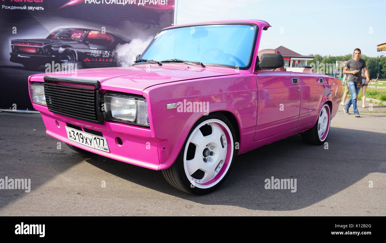Car drift slow motion hi-res stock photography and images - Alamy