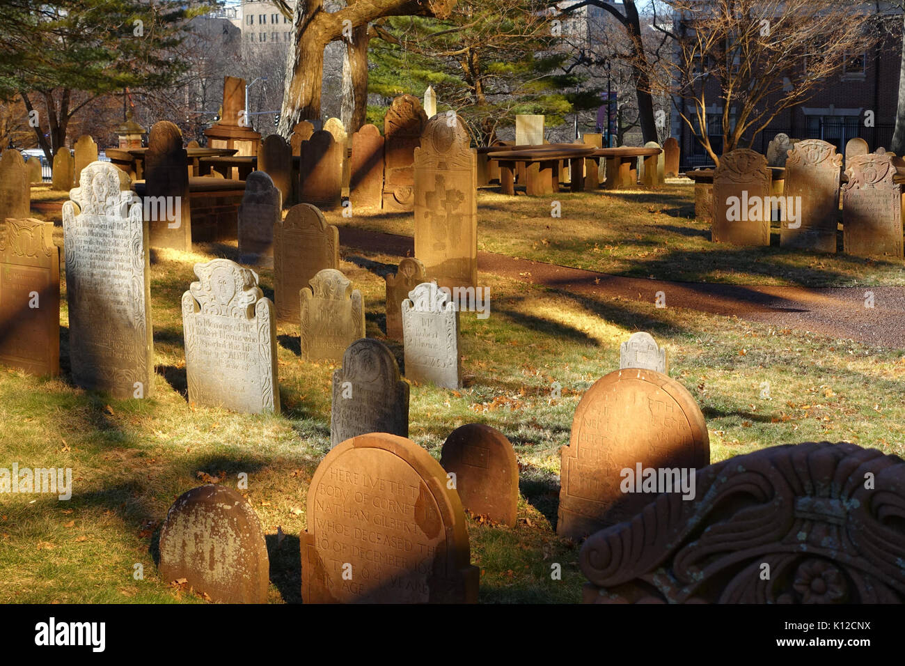 America gravestones 17th century hi-res stock photography and images ...