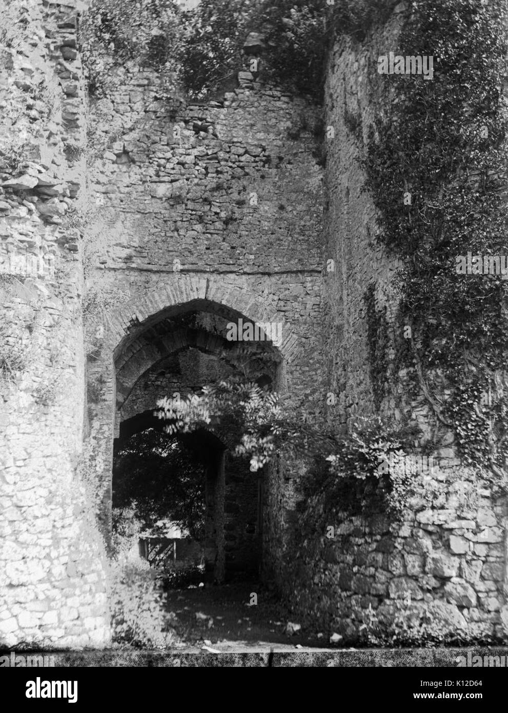 Castle archway Black and White Stock Photos & Images - Alamy
