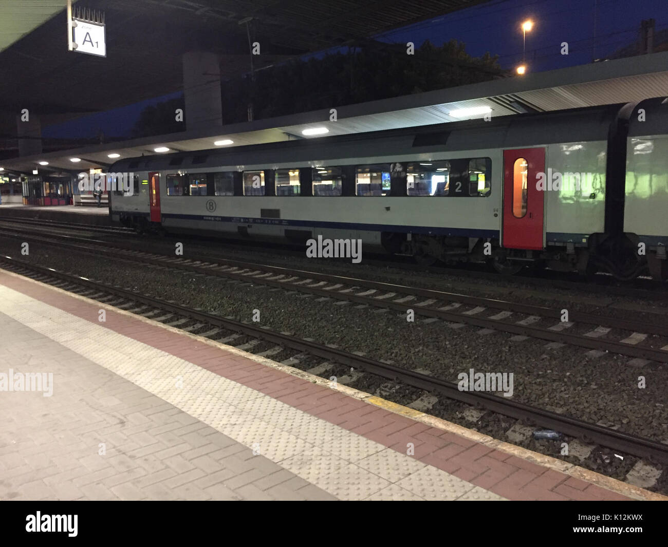 AM96 467 de la SNCB NMBS en gare de Charleroi Sud Stock Photo - Alamy