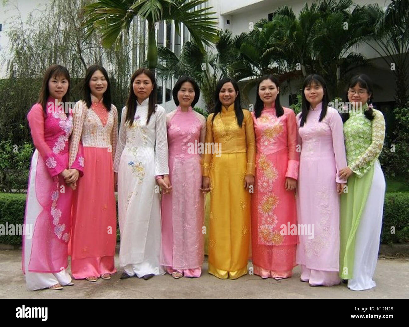 Ao dai le hoi Stock Photo - Alamy