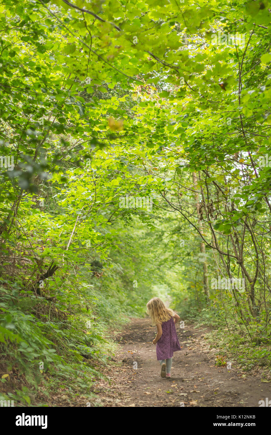 Girls exploring hi-res stock photography and images - Alamy